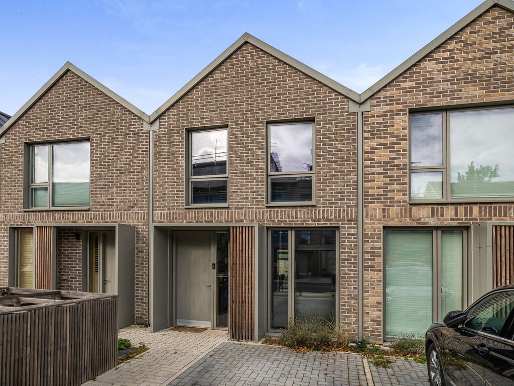 2 bed terraced house for sale in Khartoum Parade, Chatham ME4, £325,000 ...