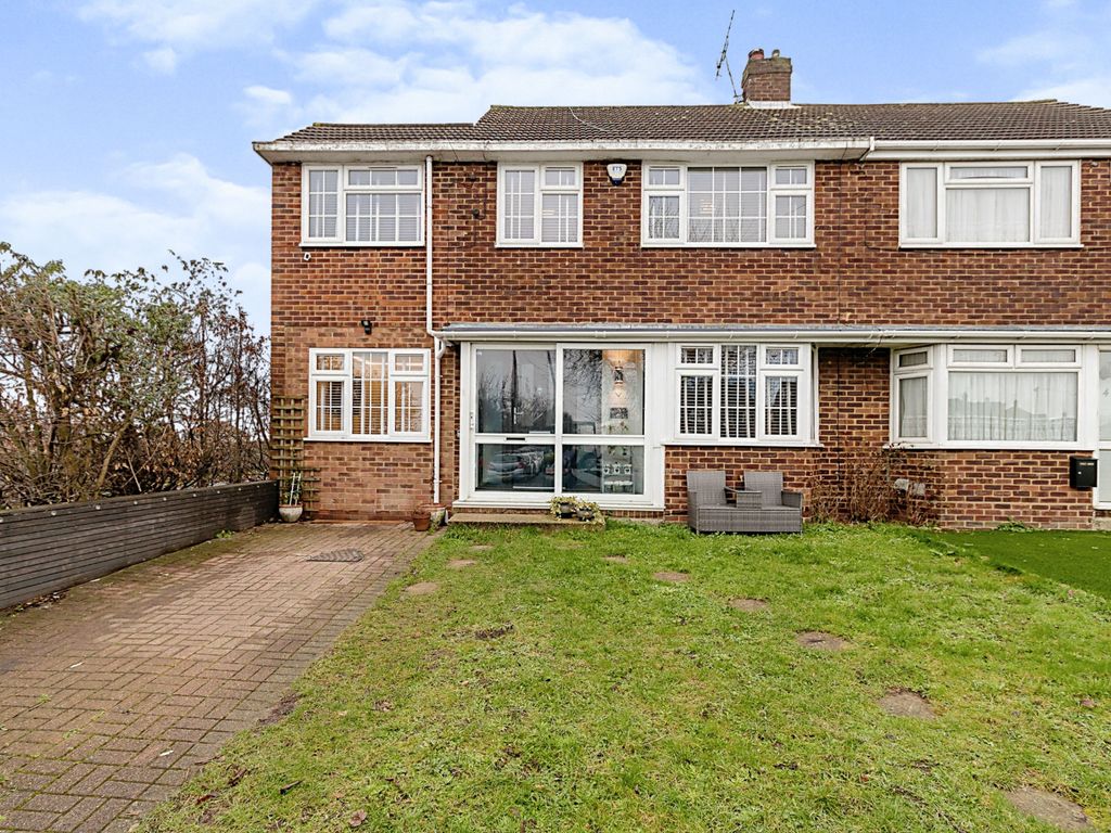 4 Bed Semi Detached House For Sale In Patterdale Road Dartford Da2