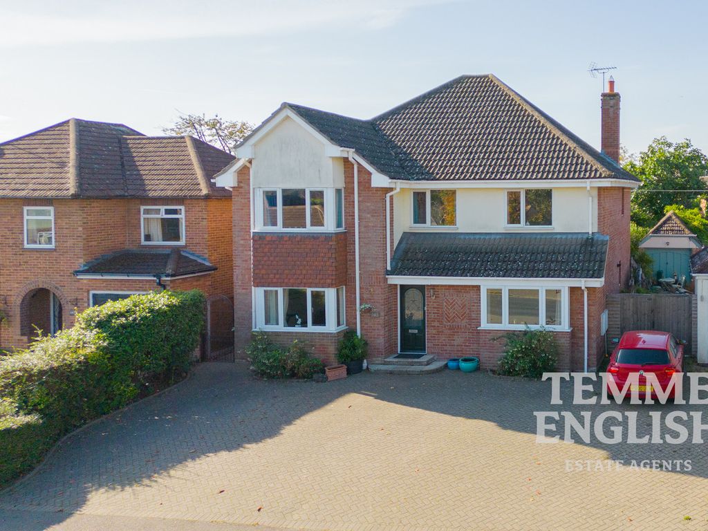 4 Bed Detached House For Sale In The Commons Colchester Co3 £625 000