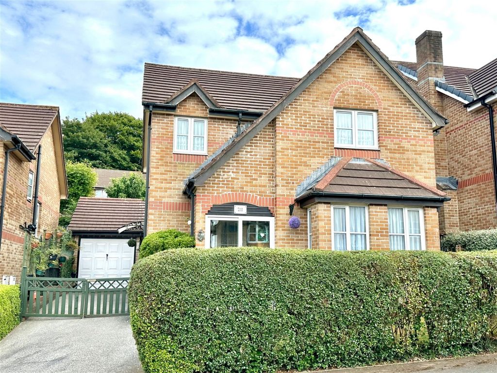 4 bed detached house for sale in Manor View, Par PL24 - Zoopla