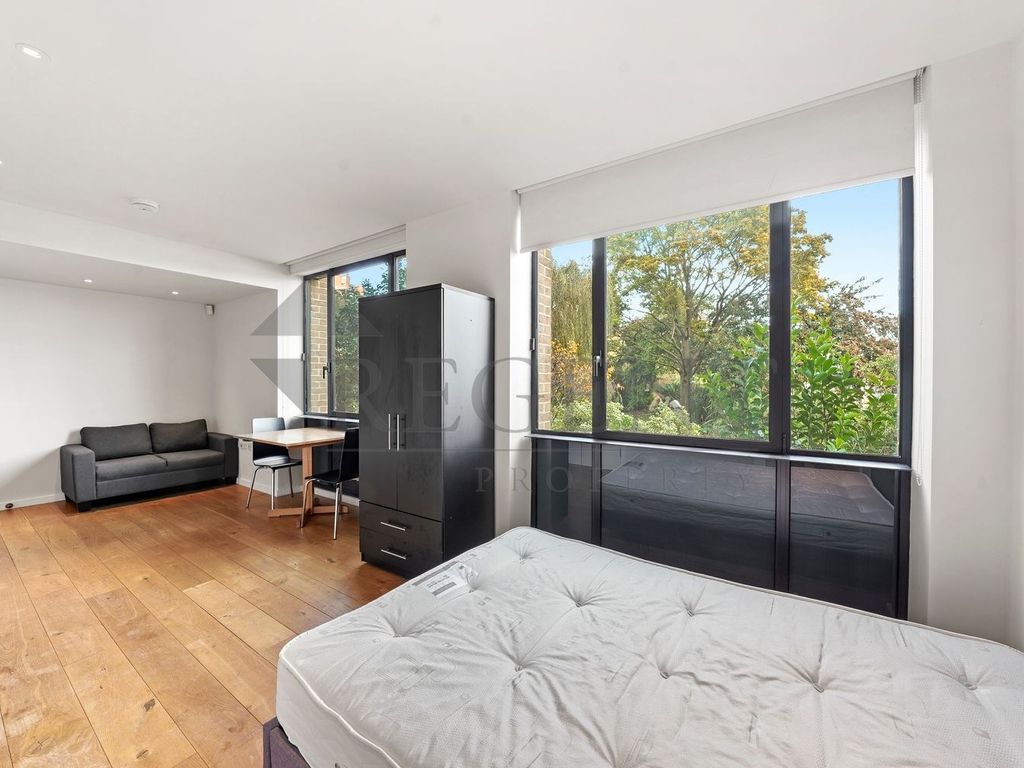 Studio to rent in Chelsea Wharf, Lots Road SW10, £1,850 pcm - Zoopla