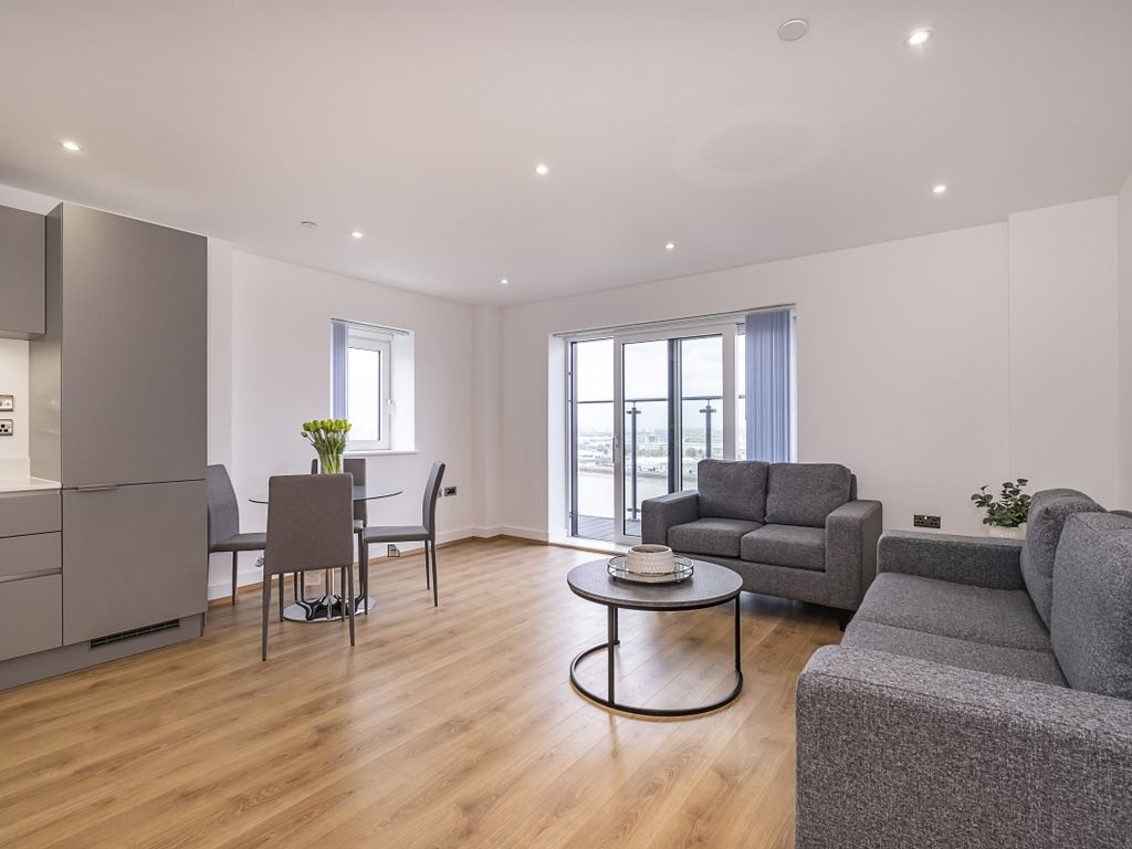 2 bed flat to rent in Mast Quay, London SE18, £2,250 pcm - Zoopla