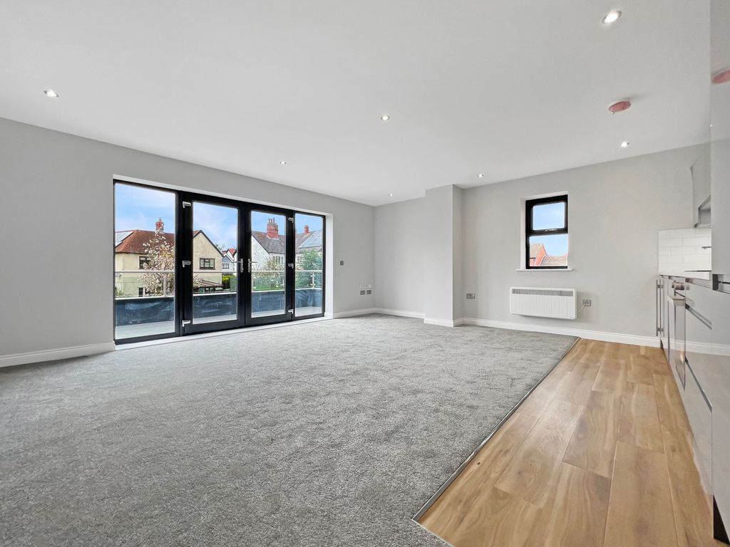 2 bed flat to rent in Devonshire Avenue, Leeds LS8, £1,500 pcm - Zoopla