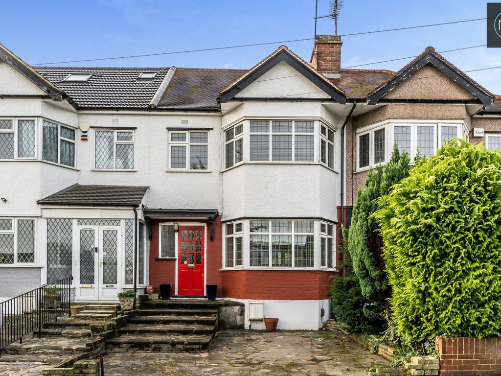 3 Bed Terraced House For Sale In Kensington Drive Woodford Green