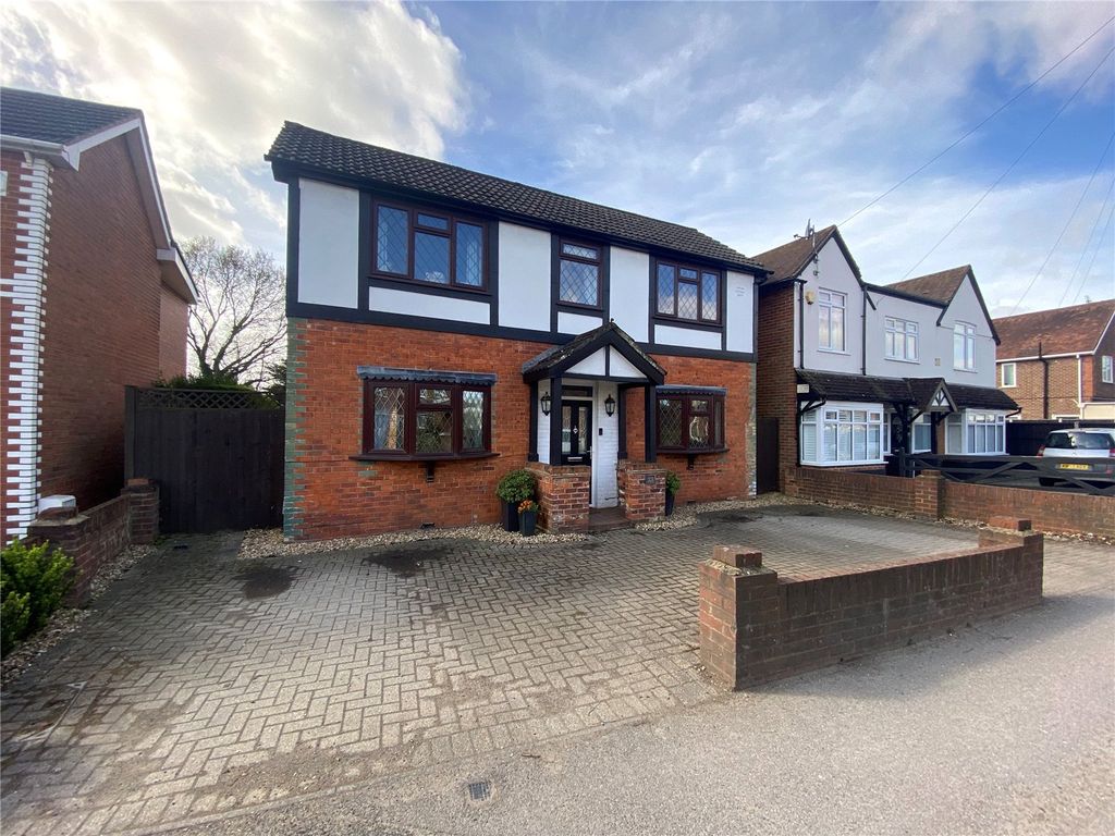 3 Bed Detached House For Sale In Fleet Road Farnborough Hampshire