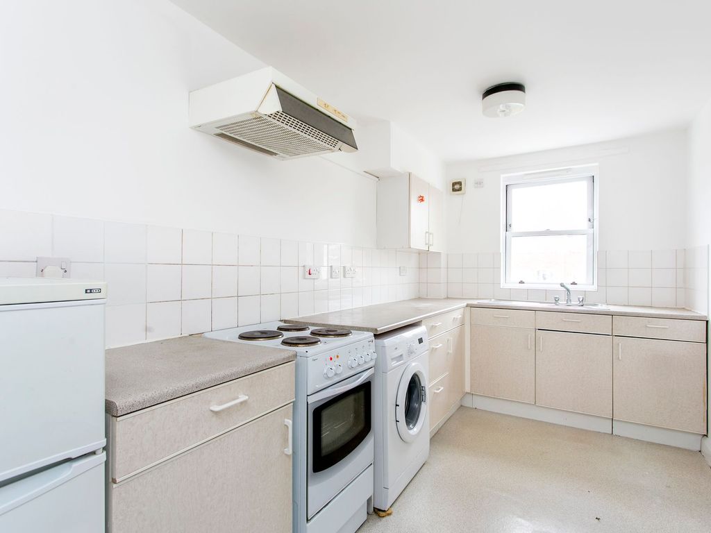 2 bed flat to rent in Albion Road, Sutherland Court N16 - Zoopla