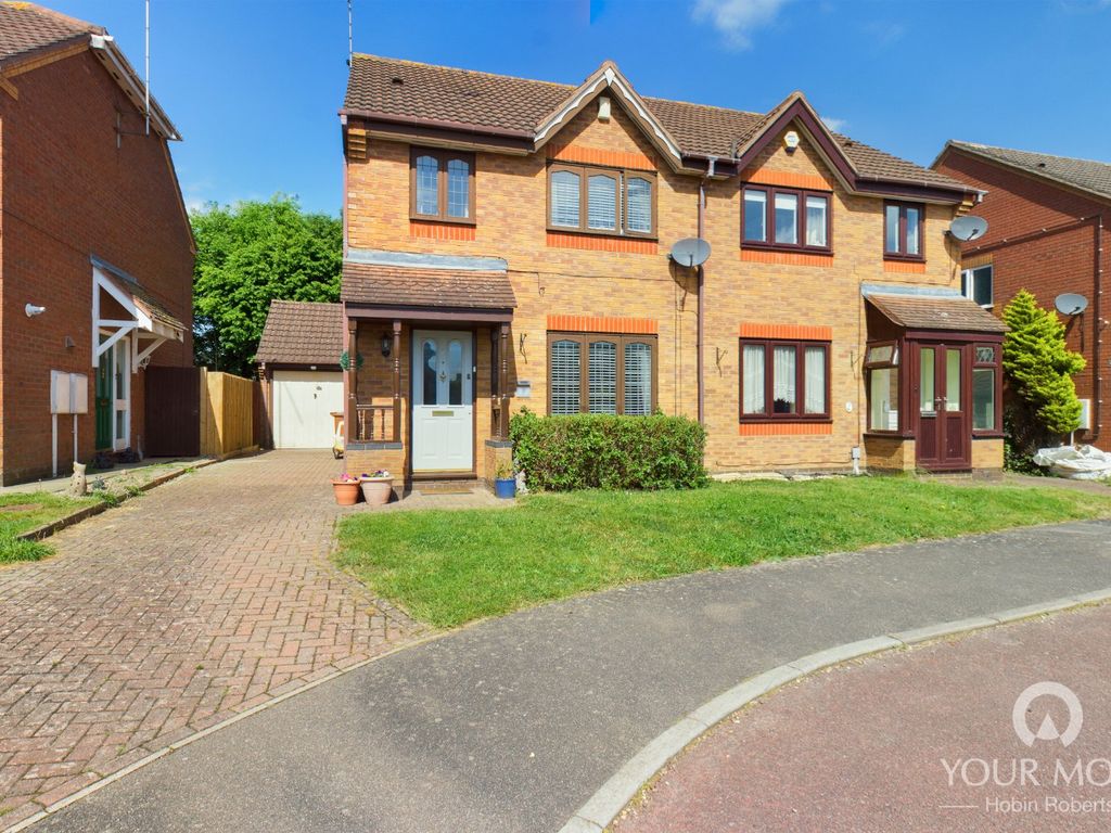 3 Bed Semi Detached House For Sale In Denston Close Northampton