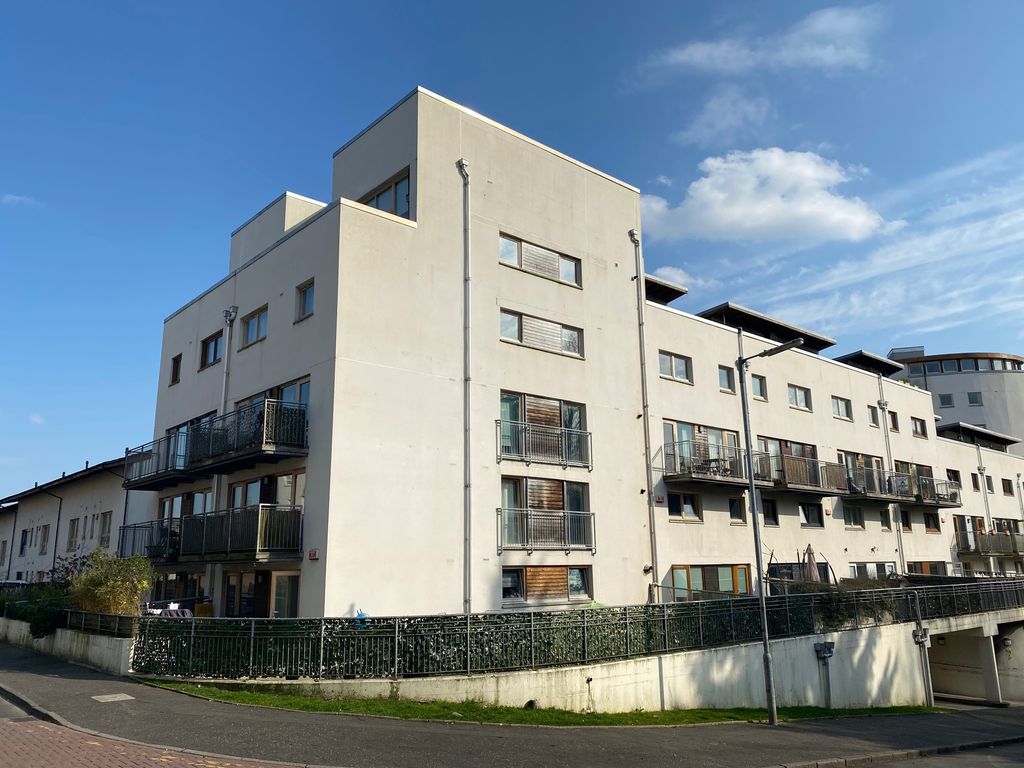 2 bed flat to rent in Lochburn Gate, Glasgow G20, £1,150 pcm - Zoopla