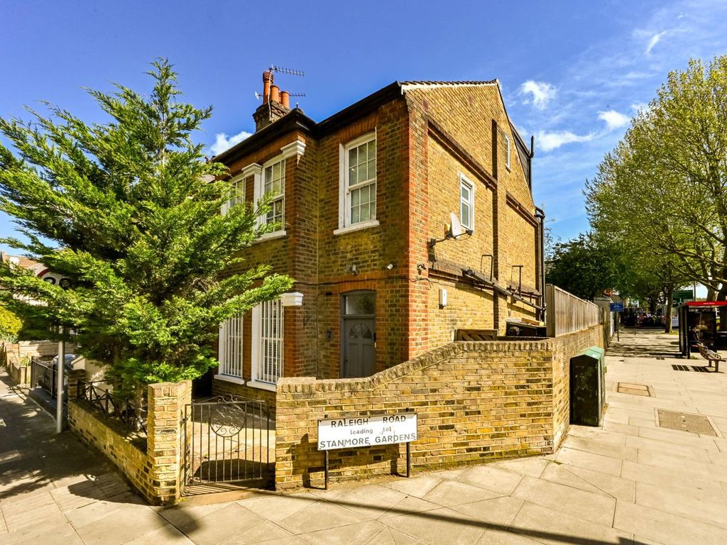 4 Bed End Terrace House For Sale In Raleigh Road Kew Richmond Tw9 £