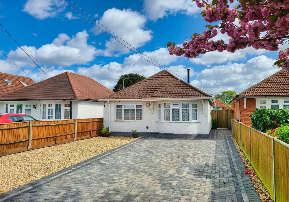2 bed detached bungalow for sale in Testwood Lane, Southampton SO40, £ ...