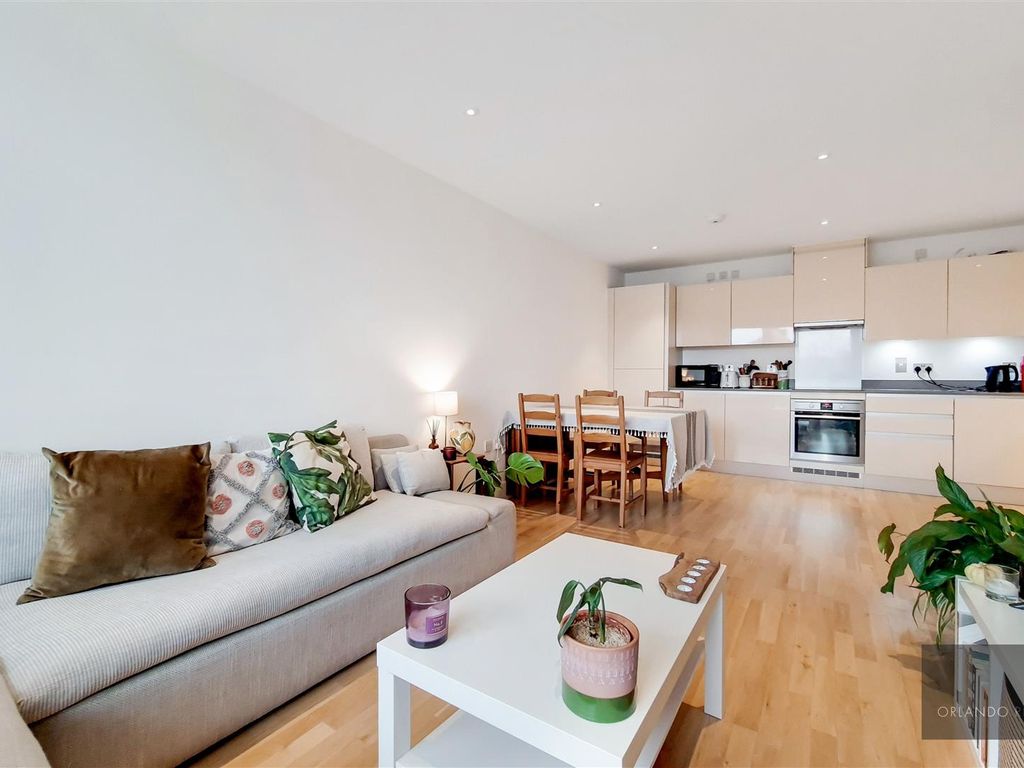 2 bed flat for sale in Streatham High Road, London SW16 - Zoopla