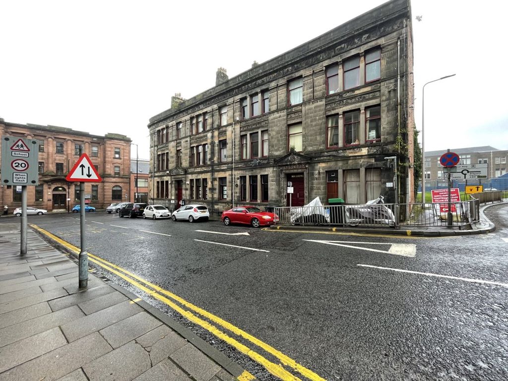 2 bed flat to rent in Victoria Road, Dundee DD1, £990 pcm - Zoopla