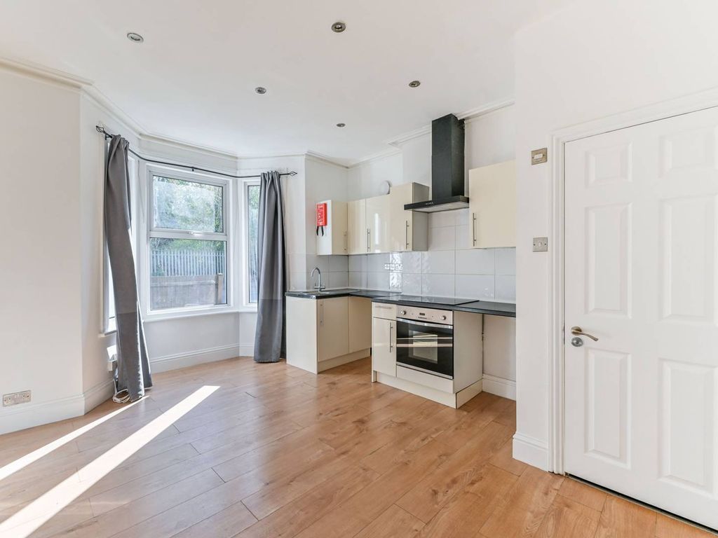 1 bed flat for sale in London Road, Hackbridge, Wallington SM6 - Zoopla