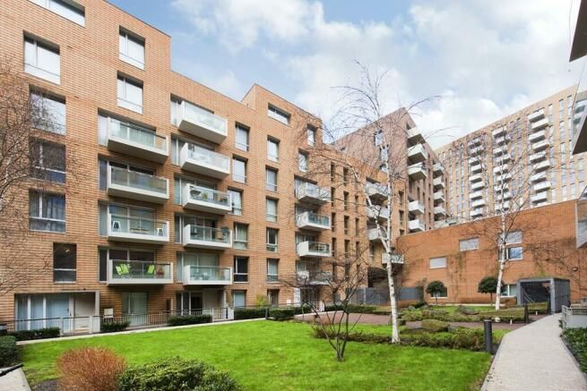 3 bed flat to rent in Devons Road, Bow E3, £2,860 pcm - Zoopla