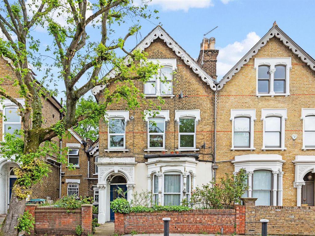1 bed flat to rent in Victoria Road, London N4, £1,750 pcm - Zoopla