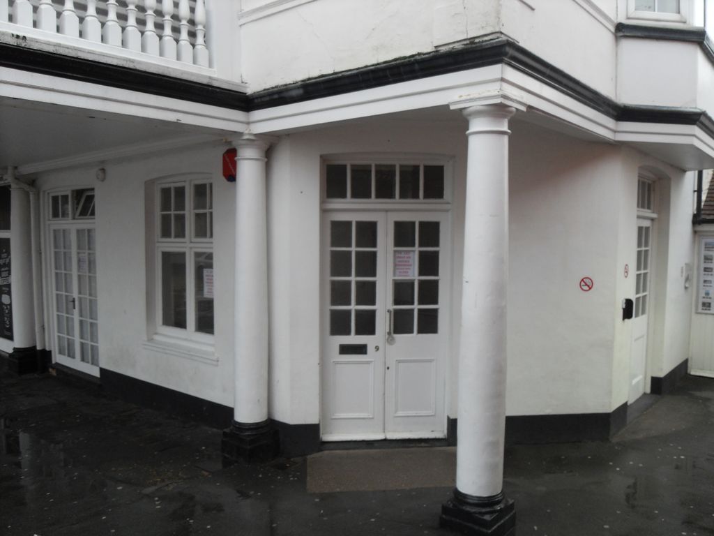 Retail premises to let in The Arcade, Cowes PO31, £15,000 pa - Zoopla