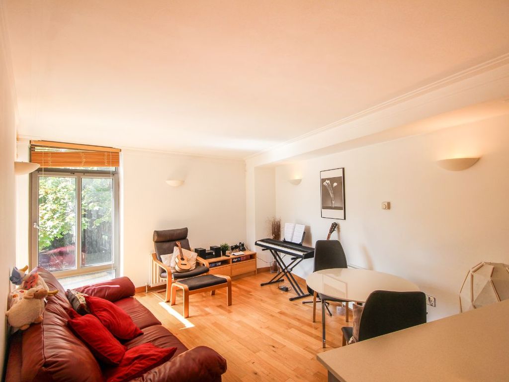 2 bed flat to rent in Cubitt Street, London WC1X, £3,500 pcm - Zoopla