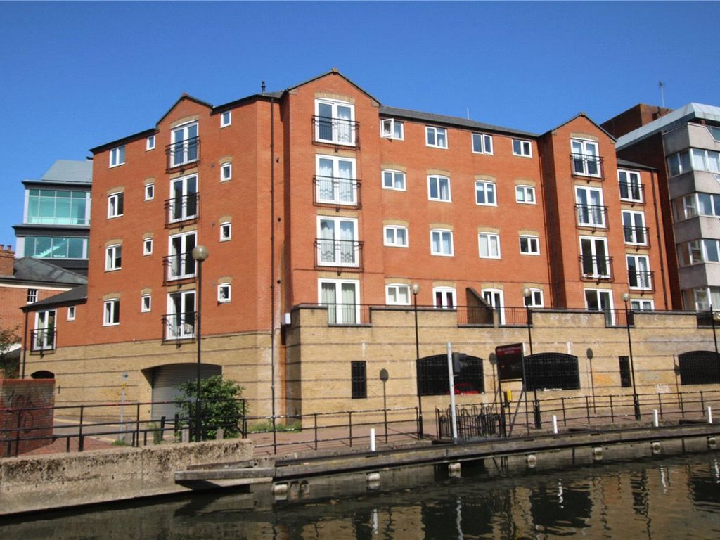 2 bed flat to rent in Mayflower Court, Highbridge Wharf, Reading ...