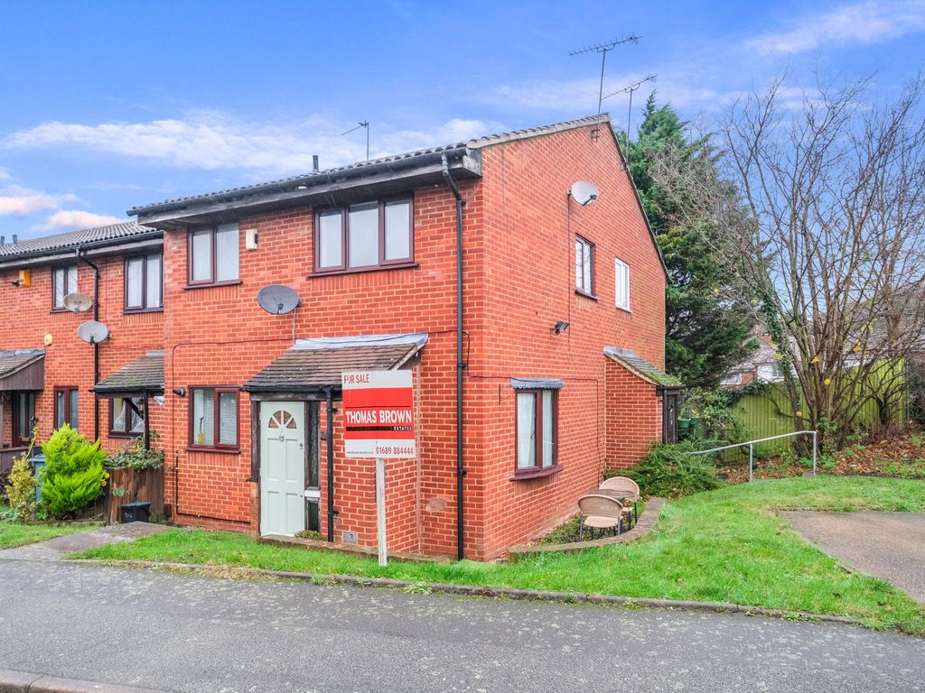 2 Bed End Terrace House For Sale In Sandpiper Way Orpington Br5 £