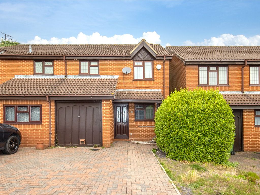 3 Bed Semi Detached House For Sale In Rowington Close Luton