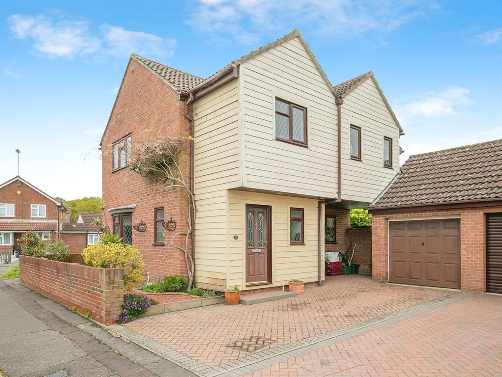 3 Bed Detached House For Sale In Spindle Wood Highwoods Colchester