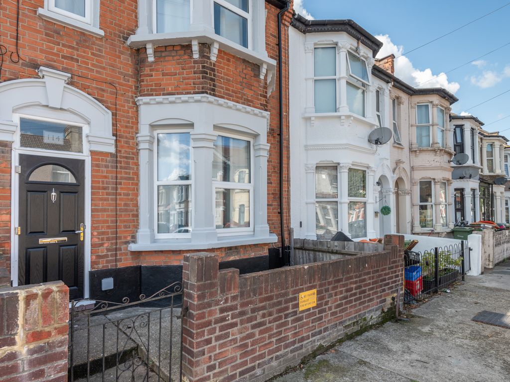 1 bed detached house to rent in Seventh Avenue, London E12, £2,300 pcm ...