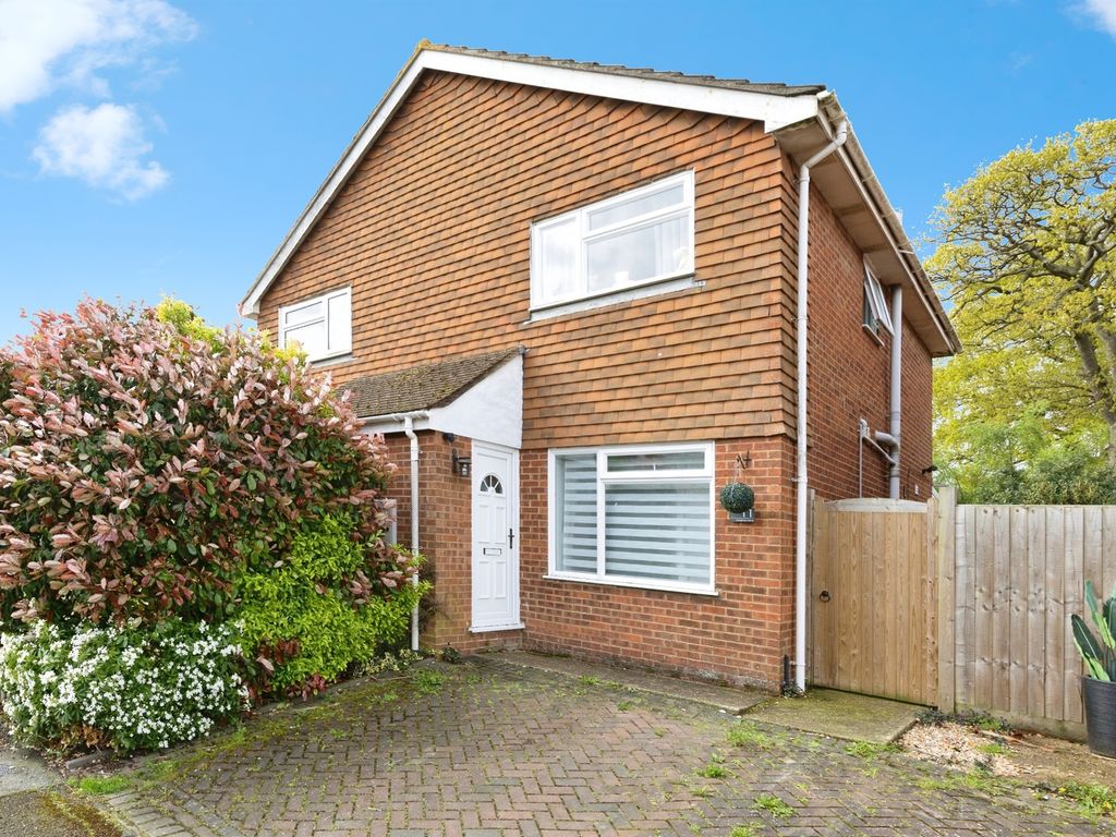 2 Bed Semi Detached House For Sale In Langney Drive Kingsnorth