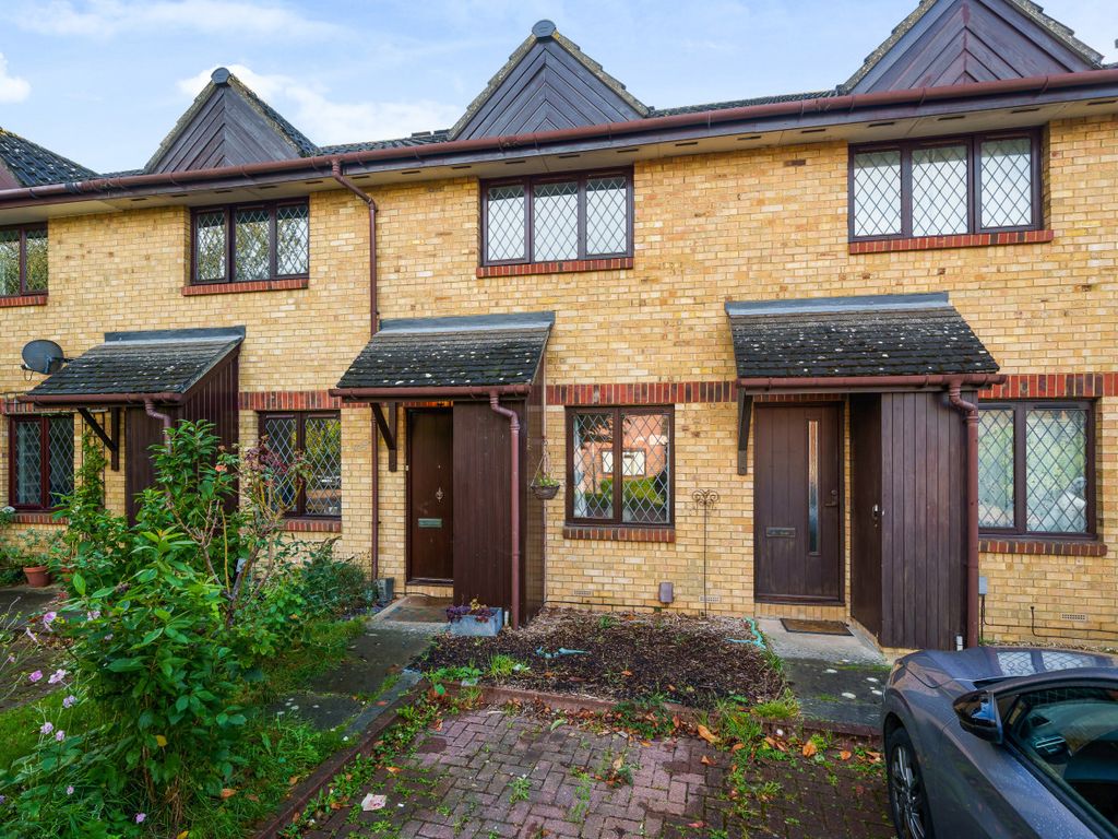 2 Bed Terraced House For Sale In Abbey Close Wokingham Berkshire Rg40