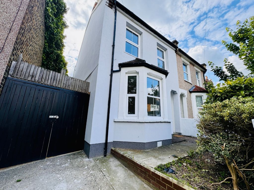 3 Bed Semi Detached House For Sale In Waverley Road Plumstead London