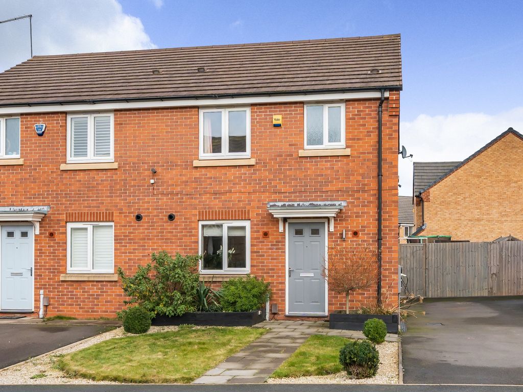 3 Bed Semi Detached House For Sale In Field Sidings Way Kingswinford
