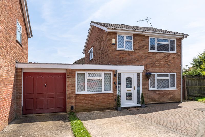 4 Bed Link Detached House For Sale In Peebles Place Bletchley Milton