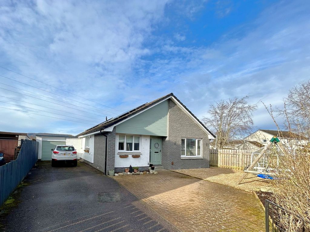 3 Bed Detached Bungalow For Sale In 111 Ardness Place Holm Inverness