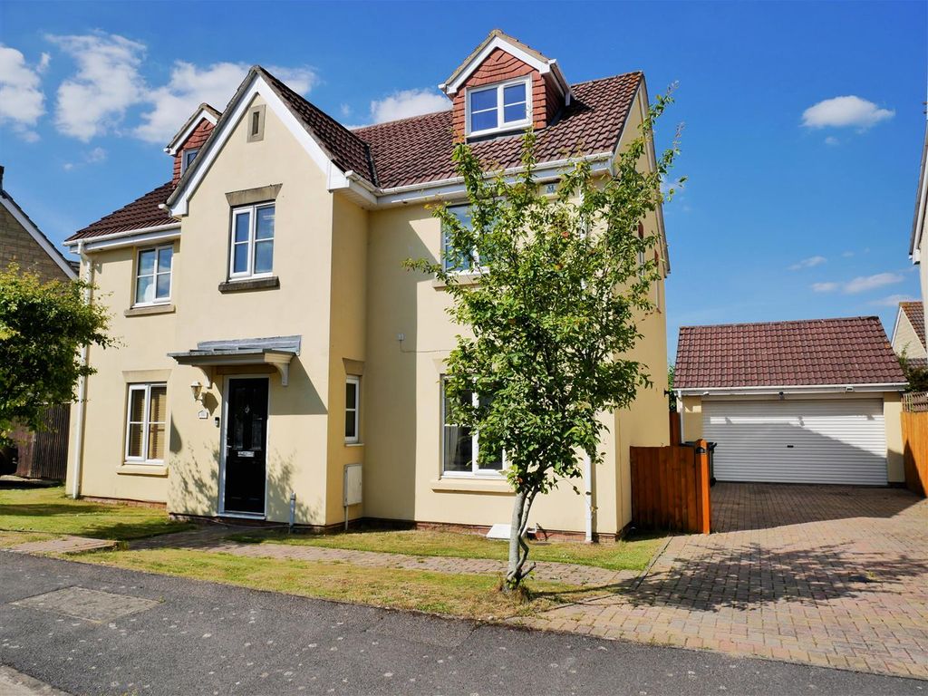 6 bed detached house for sale in Springfield Drive, Calne SN11 - Zoopla