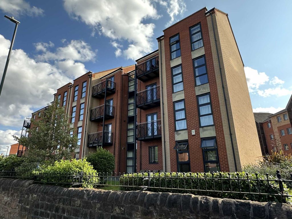 2 bed flat for sale in Templars Court, Nottingham NG7, £120,000 - Zoopla