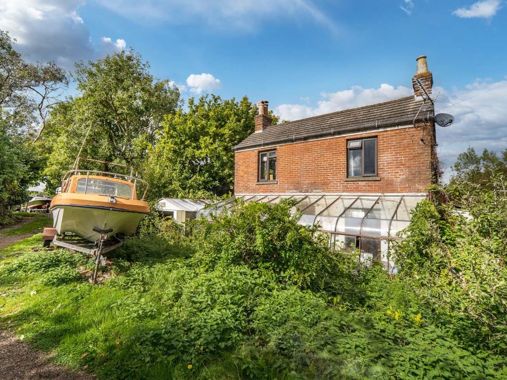 2 bed detached house for sale in Marks Corner, Newport PO30 - Zoopla