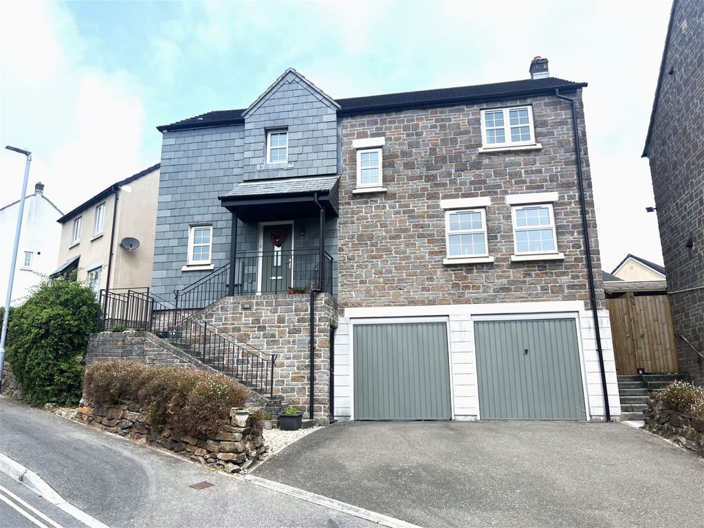 4 Bed Detached House For Sale In Grassmere Way Pillmere Saltash Pl12