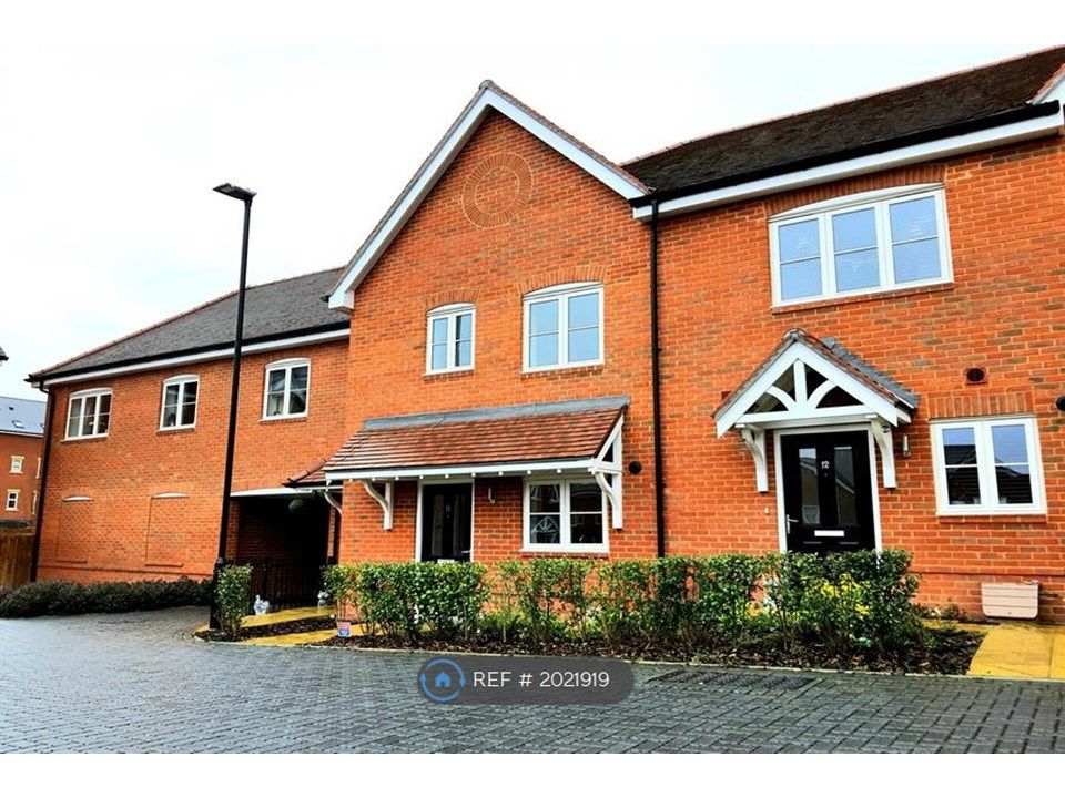 3 Bed Terraced House To Rent In Baird Close Wellesley Aldershot Gu11