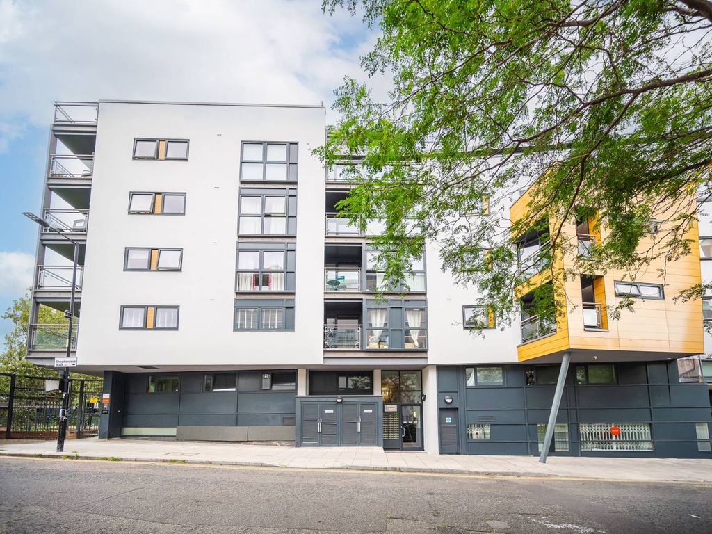 1 bed flat to rent in Shepherdess Walk, Wenlock Basin, London N1, £ ...