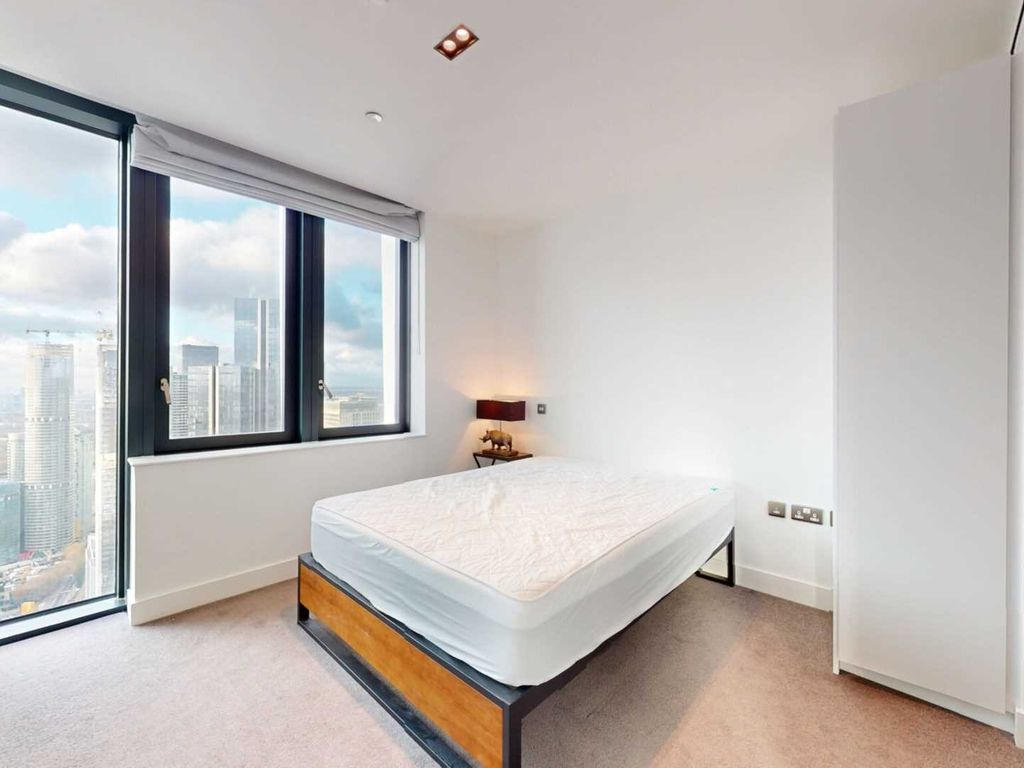 2 bed flat to rent in Fountain Park Way, London W12, £3,900 pcm - Zoopla