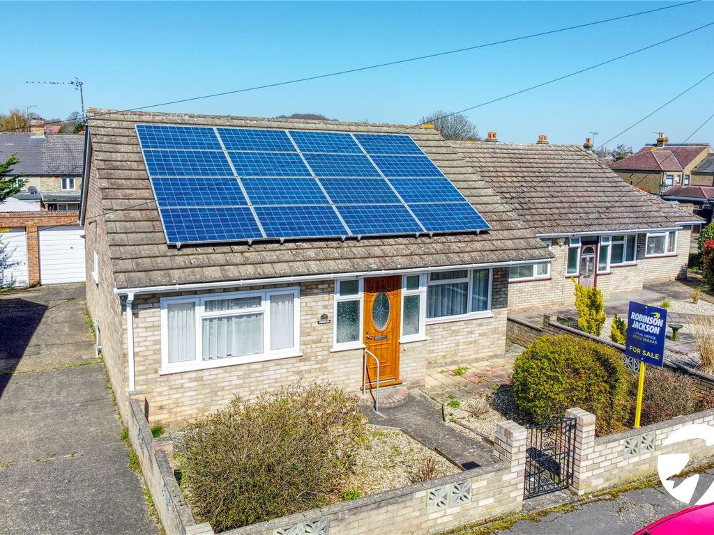 2 bed bungalow for sale in Casstine Close, Hextable, Kent BR8 - Zoopla