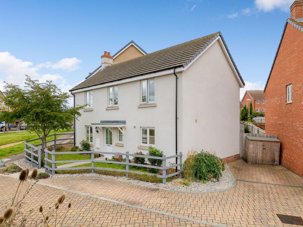 4 bed detached house for sale in Binyon Way, Royston SG8, £450,000 - Zoopla