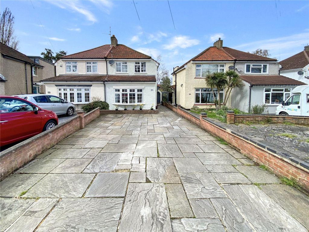 3 Bed Semi Detached House For Sale In Wyncham Avenue Sidcup Kent Da15