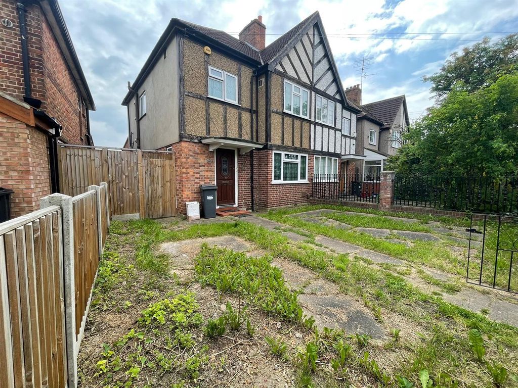 3 Bed Semi Detached House To Rent In Vicarage Farm Road Heston