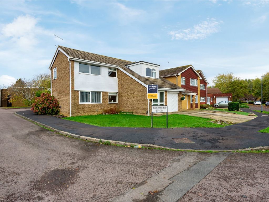 4 bed detached house for sale in Eastmere, Liden, Swindon SN3 - Zoopla