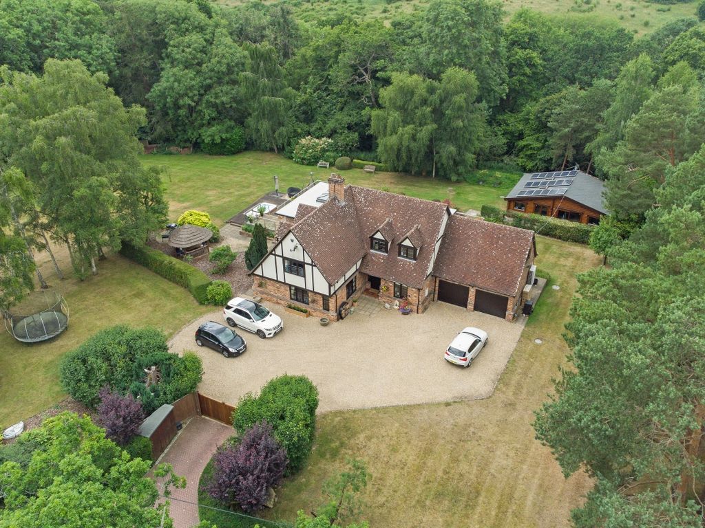 5 bed detached house to rent in Snelsmore Common, Newbury RG14 - Zoopla