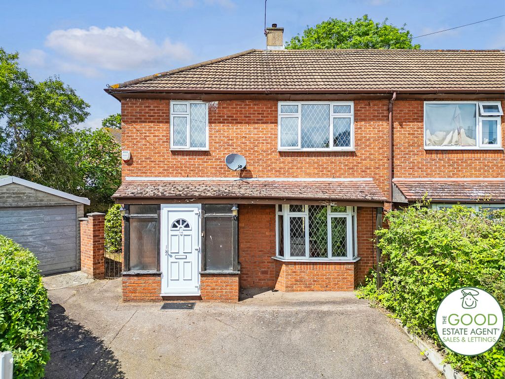 3 bed semi-detached house for sale in Yardley Close, Chingford E4, £ ...