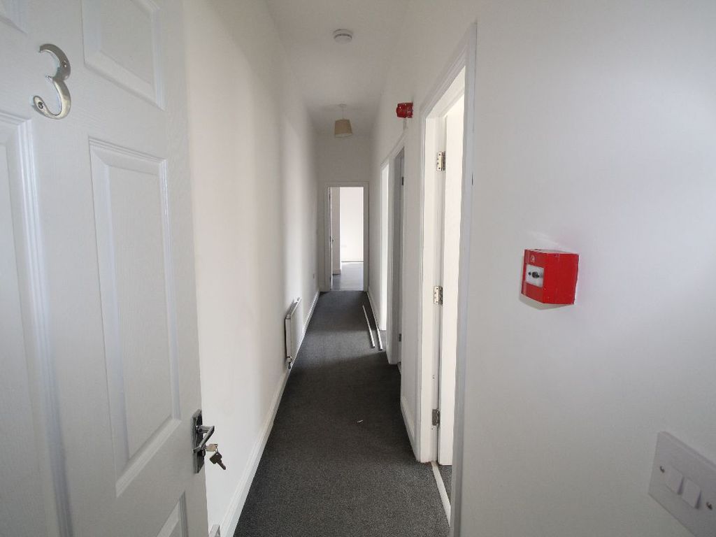 2 bed flat to rent in Flat, Beverley Road, Hull HU5, £485 pcm - Zoopla