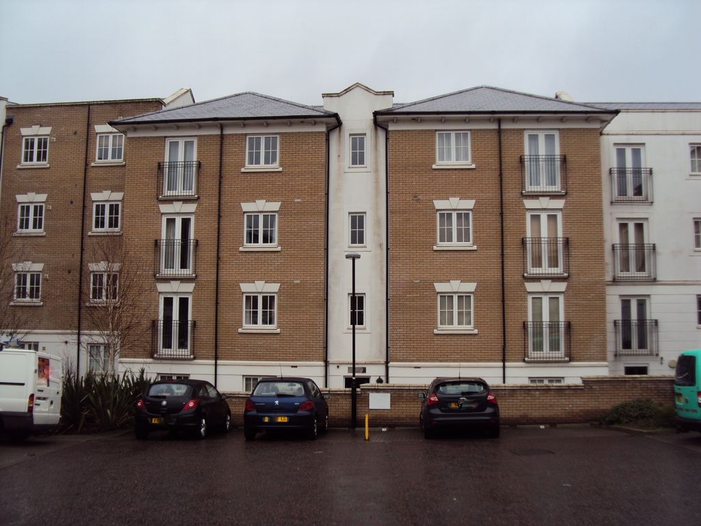 2 bed flat to rent in George Williams Way, Colchester CO1, £1,100 pcm ...