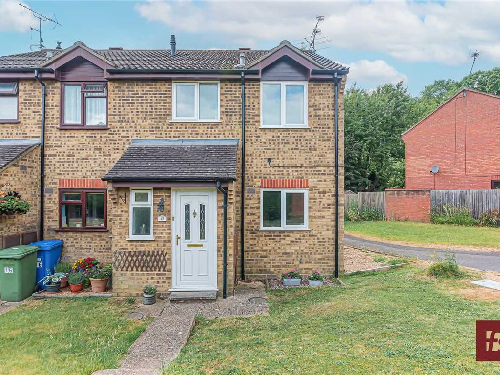 3 Bed End Terrace House For Sale In Cross Gates Close Bracknell Rg12