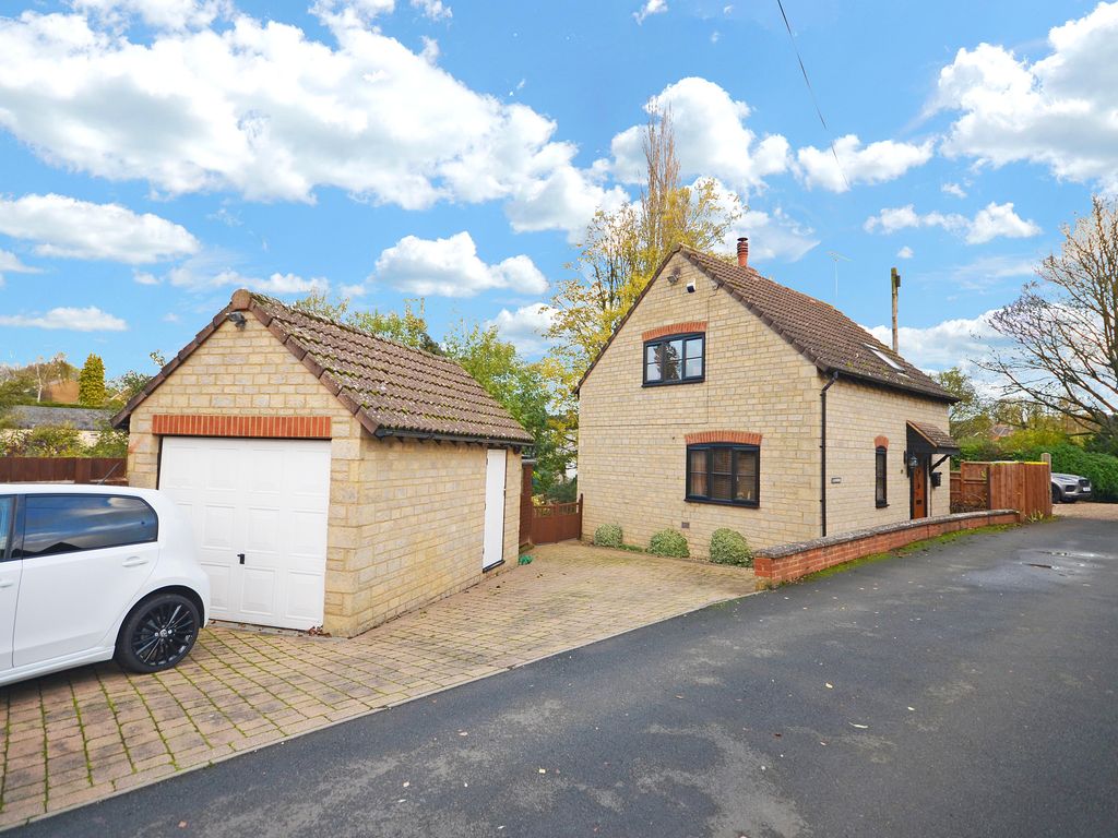 2 bed detached house for sale in The Woodlands, Stanwick ...